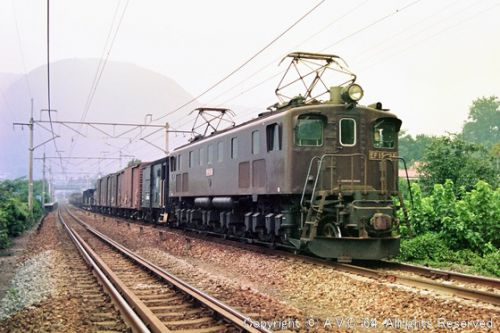 EF15（128号機）～上越線貨物列車 | 鉄道＠たびすと